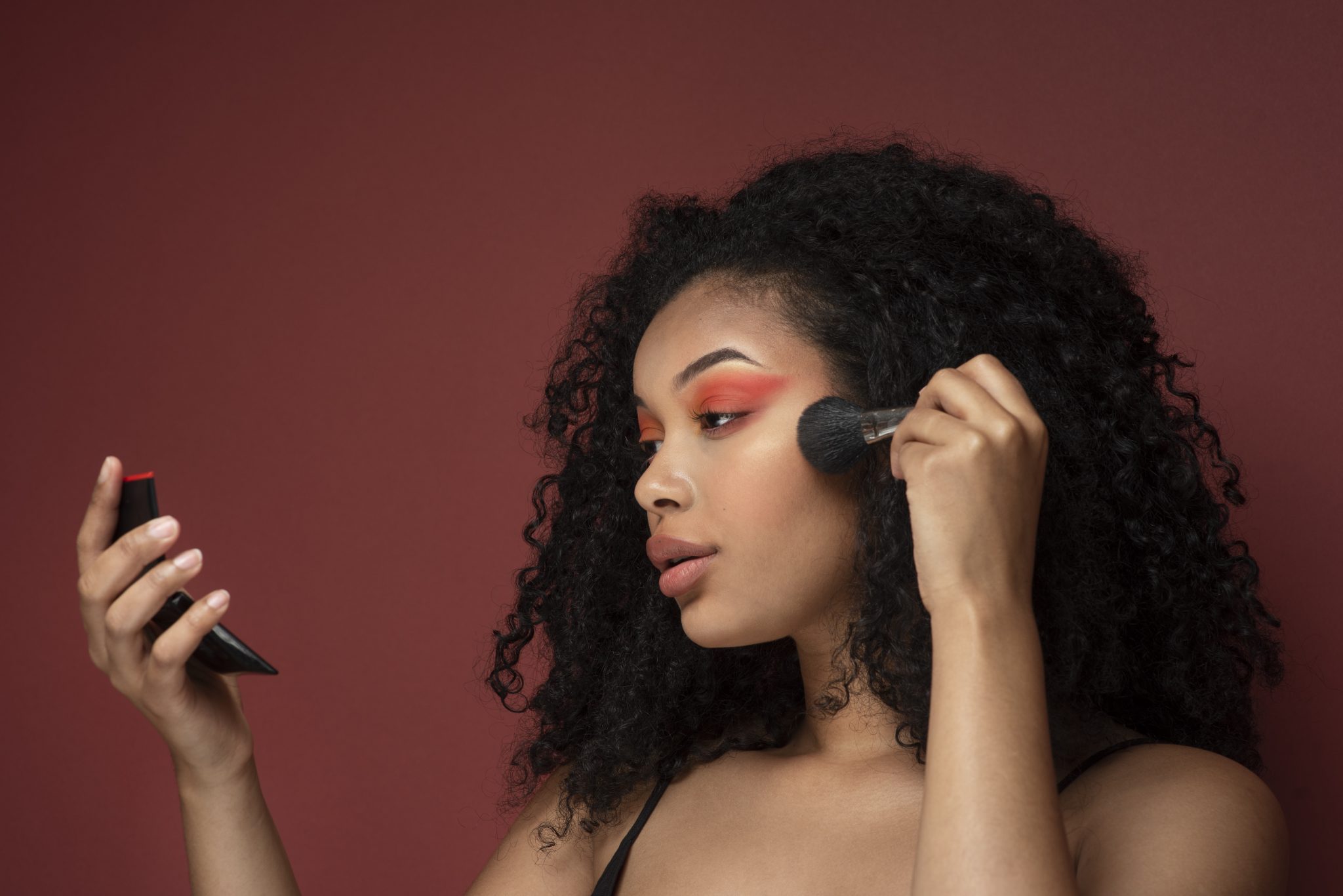 Como escolher o tom de blush ideal para você - Blog Dermage